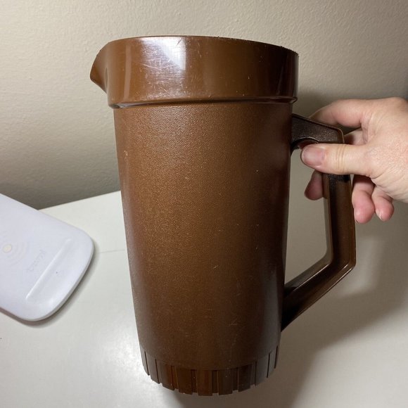 Tupperware | Kitchen | Vintage Tupperware Brown Push Button Pitcher ...